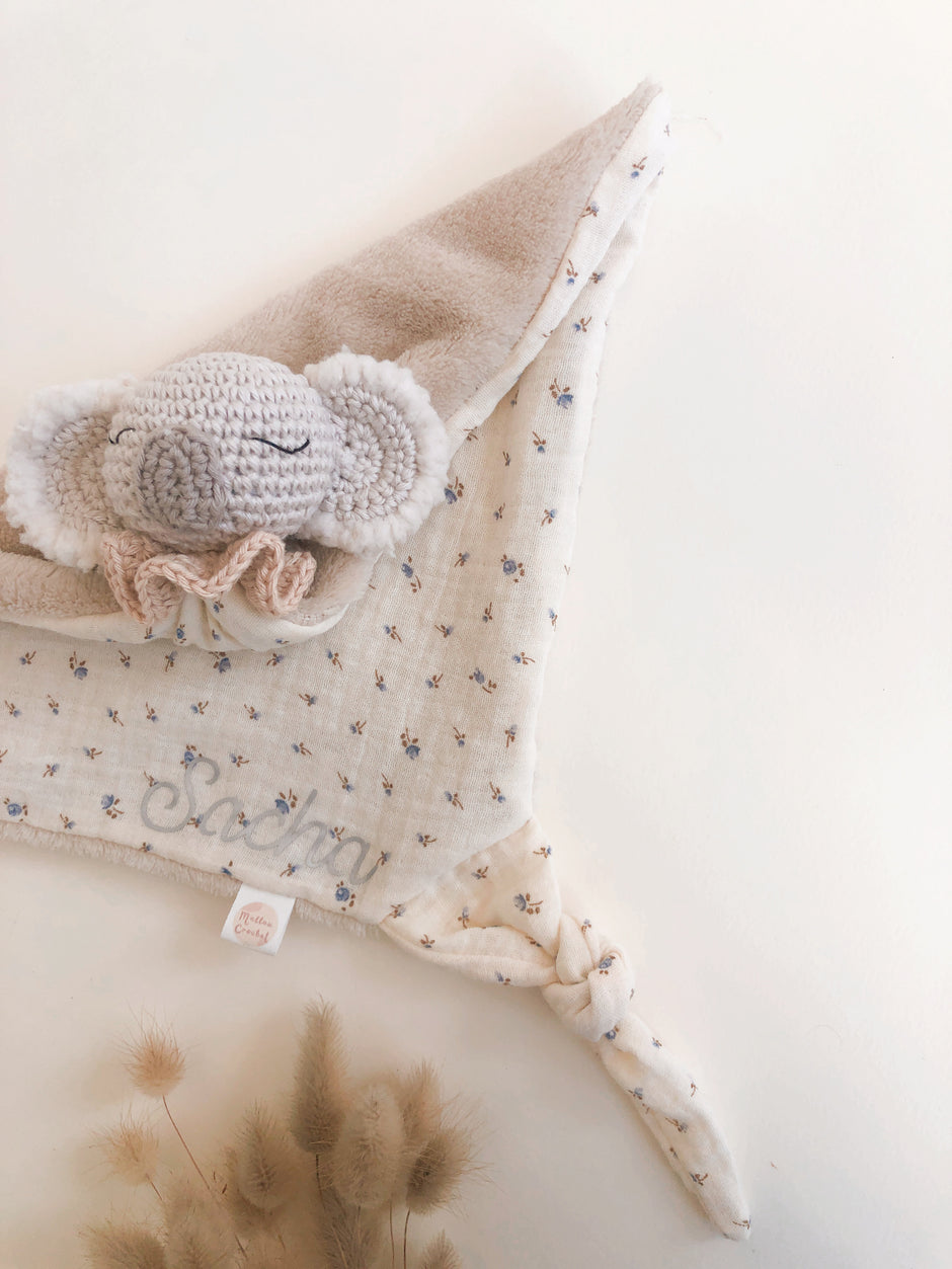 Doudou personnalisé au crochet | Mallaucrochet – mallaucrochet